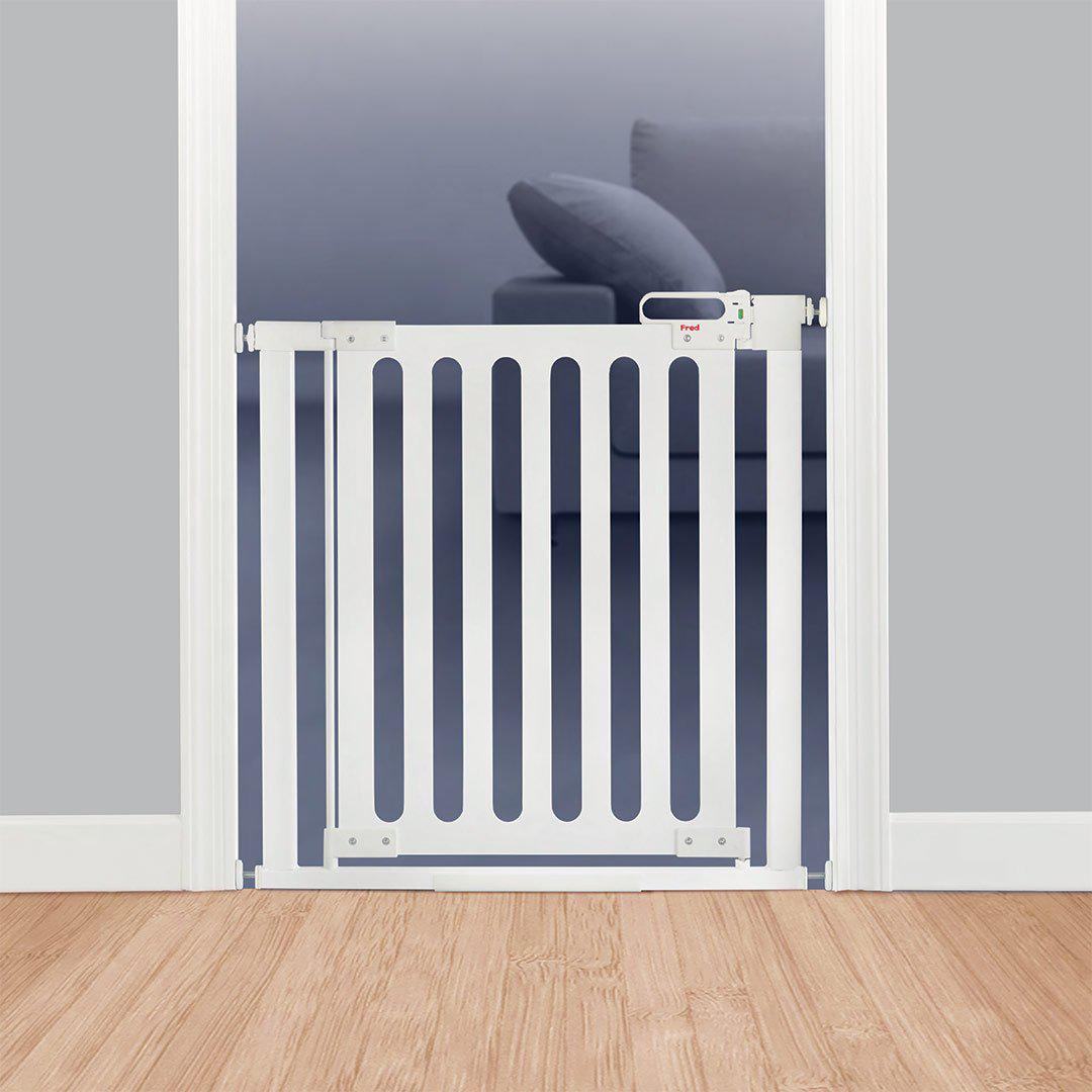Fred Pressure Fit Stairgate - White Wood Panel/Pure White Fittings